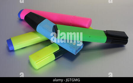 green and pink markers Stock Photo - Alamy