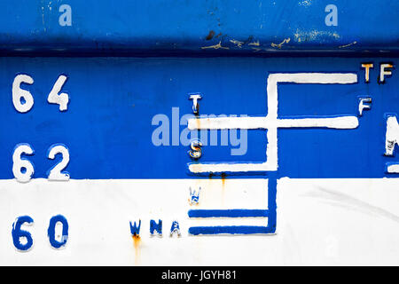 Draught marks and plimsoll line on ship's hull Stock Photo - Alamy