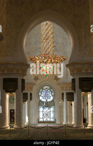 Prayer room of the Sheikh Zayed Mosque, Abu Dhabi, United Arab Emirates ...