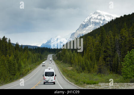 Icefields Parkway / Highway 93 in the Jasper National Park, Alberta ...