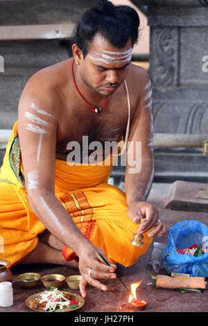 Hindu Brahmin priest, Sri Vadapathira Kaliamman Hindu Temple, Singapore ...