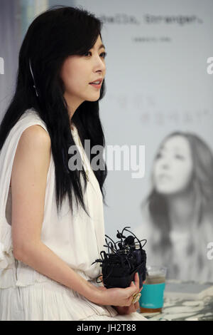 S. Korean singer Shim Eun-jin South Korean singer Shim Eun-jin poses ...