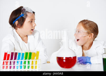 Two chemists working in the laboratory Stock Photo - Alamy