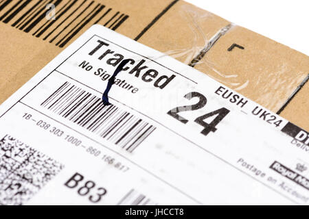 Tracked no signature royal mail parcel label Stock Photo - Alamy