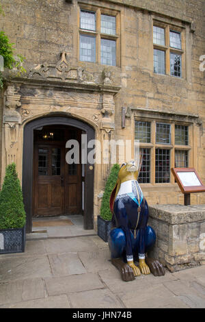 Rabbit Sculpture, Lygon Arms Pub, Broadway; Cotswolds; Worcestershire ...