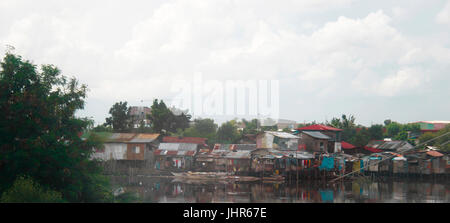 Squatter in Manila with murky river and full of garbage Stock Photo - Alamy