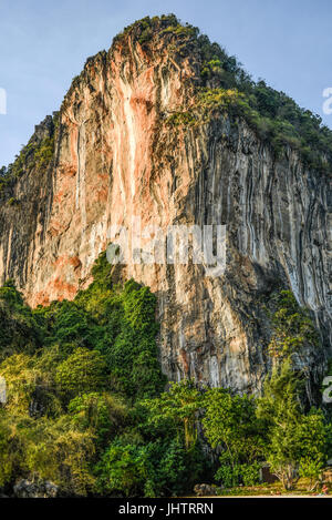 Rocks in the sunset at beautiful Tonsai Beach, Krabi, Thailand Stock ...
