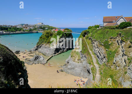 newquay beach suspension bridge to house on the rock cornwall Stock ...