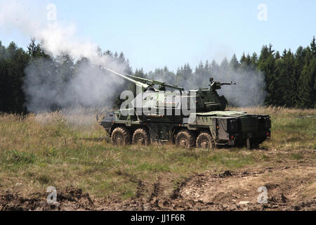 Czech army self-propelled gun howitzer 152mm SpGH DANA model 77 Stock ...