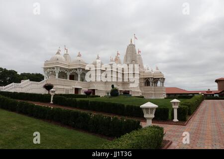 BAPS Shri Swaminarayan Mandir Chicago Stock Photo - Alamy