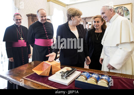 Angela Merkels visits Pope Francis at the Vatican Featuring: Angela ...