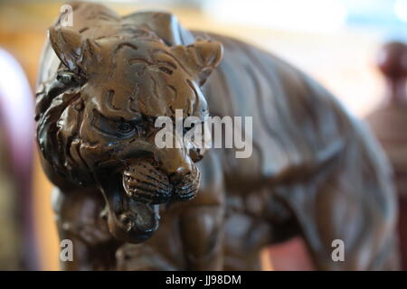 tiger wooden carving Stock Photo - Alamy