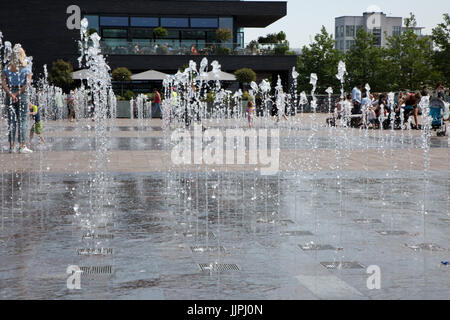 Fountains Granary Square Kings Cross London England Stock Photo - Alamy