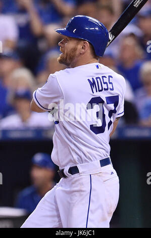 Kansas City Royals' Brandon Moss bats during the sixth inning of a ...