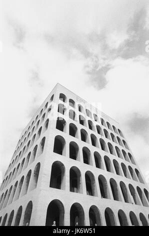 Rom, Palazzo della Civilta del Lavoro Stock Photo - Alamy