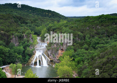 Honey Creek at Turner Falls Park near Davis, Oklahoma, USA, with autumn ...