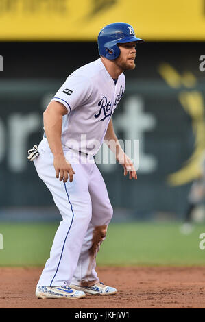 Kansas City Royals' Brandon Moss bats during the sixth inning of a ...