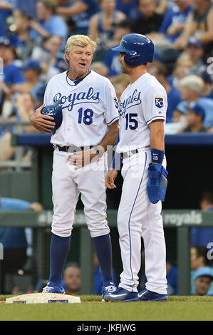 Kansas City Royals first base coach Rusty Kuntz leaves the field at the ...