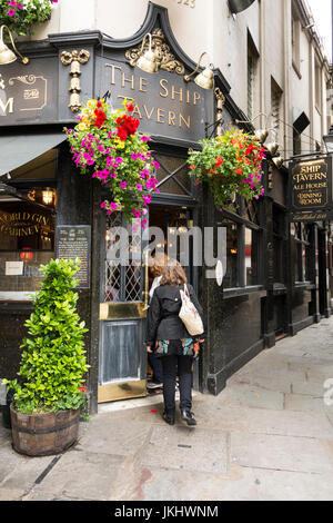 The Hanging Gate pub or public house, Meg Lane, Higher Sutton ...