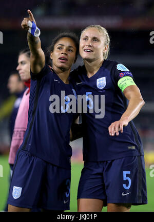 England's Steph Houghton (right) and Demi Stokes during a training ...