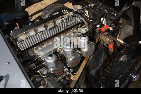 Vintage Jaguar e type engine bay Stock Photo - Alamy