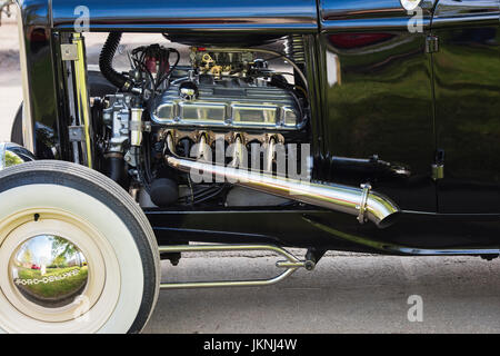 A custom built Ford Engine at a car show Stock Photo - Alamy