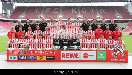 Cologne, Germany. 24th July, 2018. Ships pass dried-out groynes on the ...