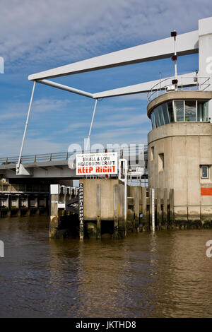 Breydon Bridge, River Yare, Great Yarmouth Stock Photo - Alamy