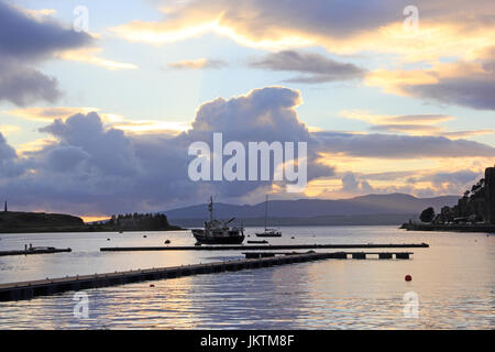 Oban bay sunset Stock Photo - Alamy