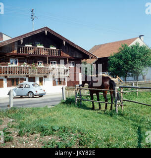 Haus in Bayern, Deutschland 1980er. House in Bavaria, Germany 1980s ...