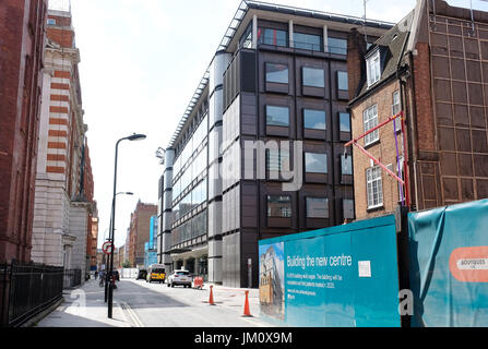 UCH Macmillan Cancer Centre, London, United Kingdom. Architect: Hopkins ...