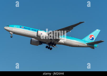 Go around, runway 35L of Milano Malpensa Airport Stock Photo - Alamy