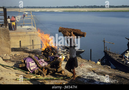 INDIA Varanasi, old names Benares Banaras, Kashi, cremation of dead ...