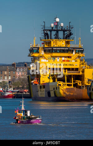 VIKING shipping line vessels. Oil support ships triple berthed ...