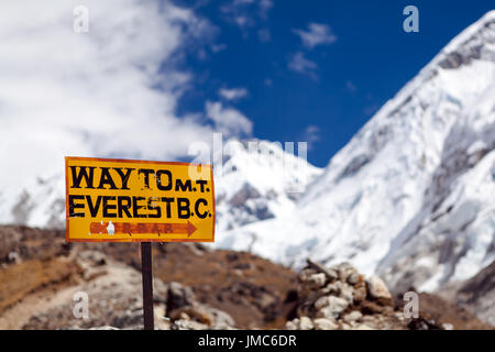 A sign on the Everest base camp trek warning trekkers of the symptoms ...
