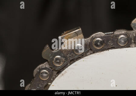 Close shot of chainsaw teeth Stock Photo - Alamy