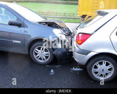 Two cars have crashed into each other on a country road in Mallorca ...