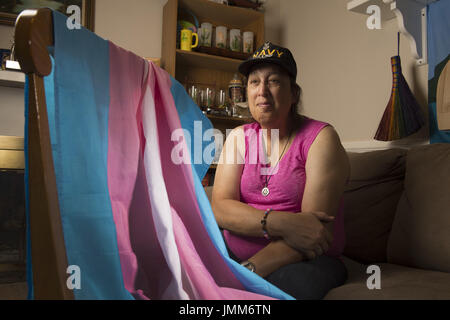 Marietta, Georgia, USA. 27th July, 2017. MONICA HELMS, 66, served eight ...