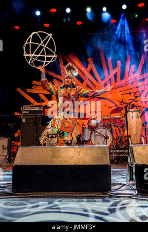 Dallas Arcand, First Nations hoop dancer Stock Photo - Alamy