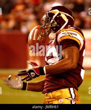 Landover, MD - October 27, 2002 -- Redskin wide receiver Derrius ...