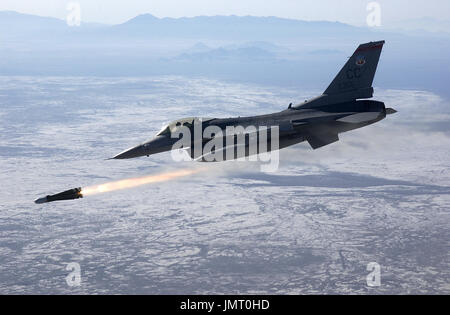 U.S. Air Force F-16C from the 113th Wing District of Columbia Air ...