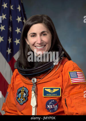 Official NASA portrait of space shuttle Columbia STS-107 mission ...