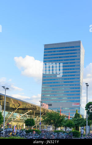 Terminal Tower, Hauptbahnhof (main station), Linz, Zentralraum ...