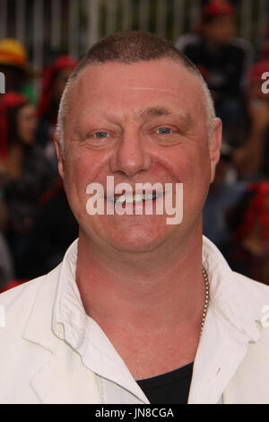 IAN MERCER PIRATES OF THE CARIBBEAN: ON STRANGER TIDES. WORLD PREMIERE ...