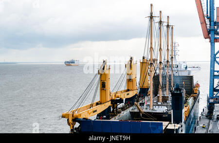 Brunsbuettel, Germany. 30th July, 2017. The four-masted barque "Peking ...