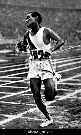 Sohn Kee-Chung (c, 1936 Olympic Marathon gold medallist), at 76 the ...