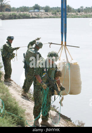 SAMAWAH, Iraq - A Japanese Ground Self-Defense Force soldier watches ...