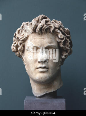 Statue of Pyrrhus, King of Epirus as the war god Mars. Pyrrhus of ...