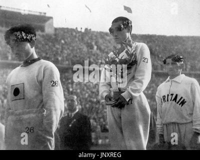 Sohn Kee-Chung (r, 1936 Olympic Marathon gold medallist), at 76 the ...