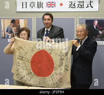 Former Japanese imperial army soldier, Ishinosuke Uwano, 83, center ...